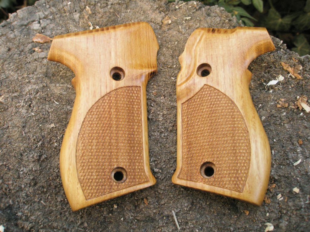 Grips with European heel magazine-release option.